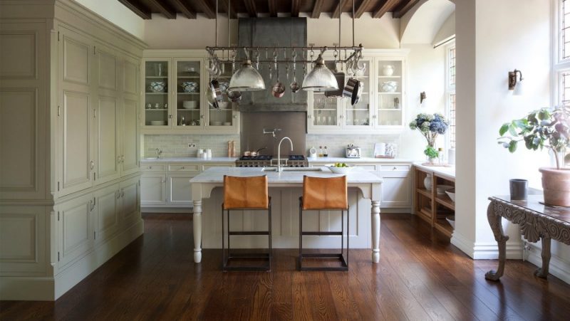 7 Kitchen Design Ideas to Learn from Luxurious Bespoke Kitchens ...