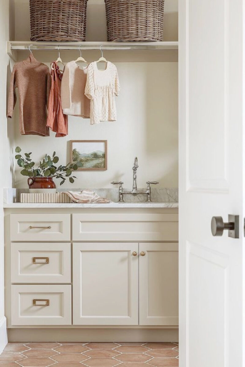 Inspiring Traditional Style Laundry Rooms to Spark Design Ideas Now ...