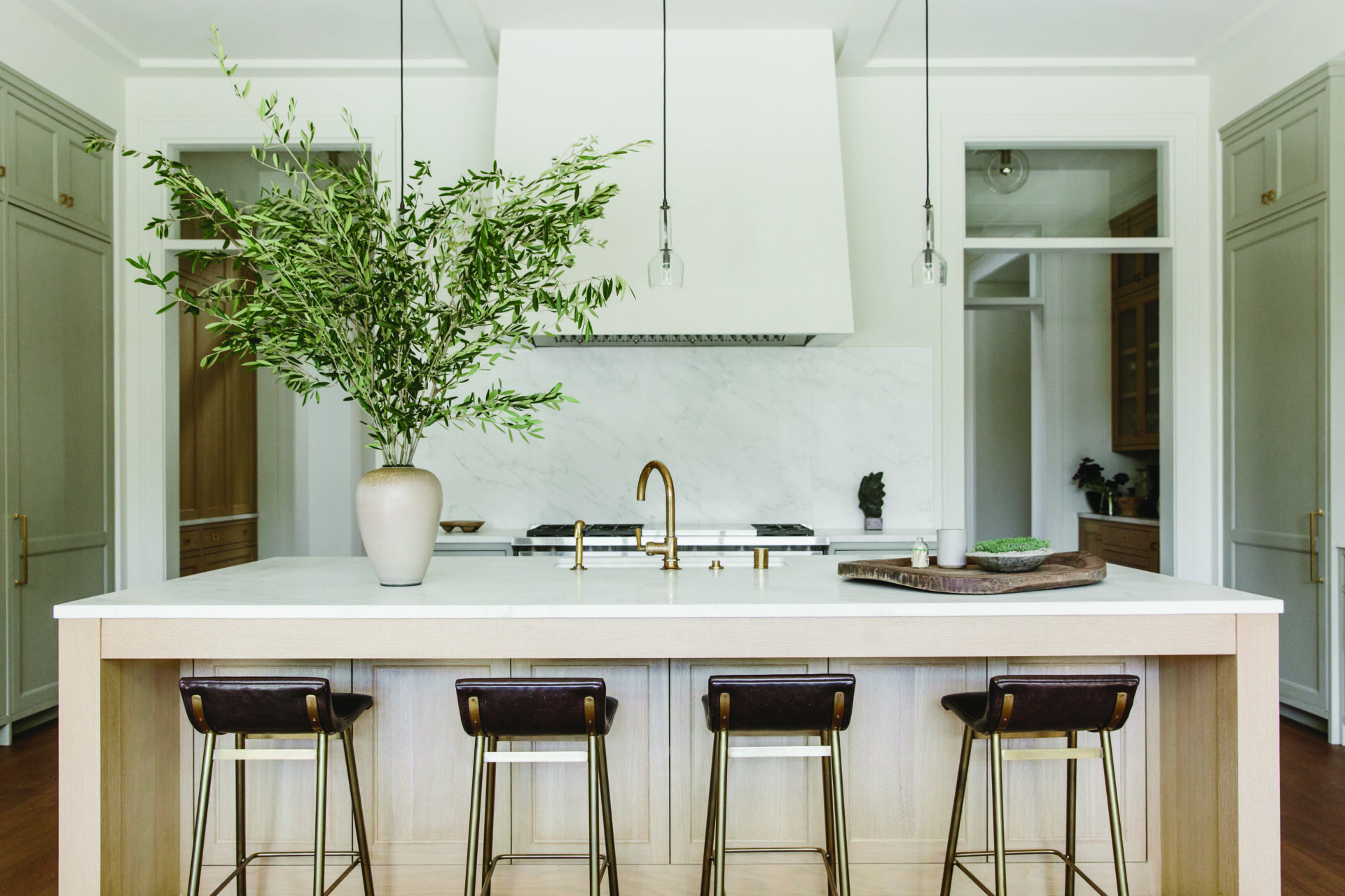 PACIFIC NATURAL Style (Jenni Kayne) & Her Go-To Paint Colors - Hello Lovely