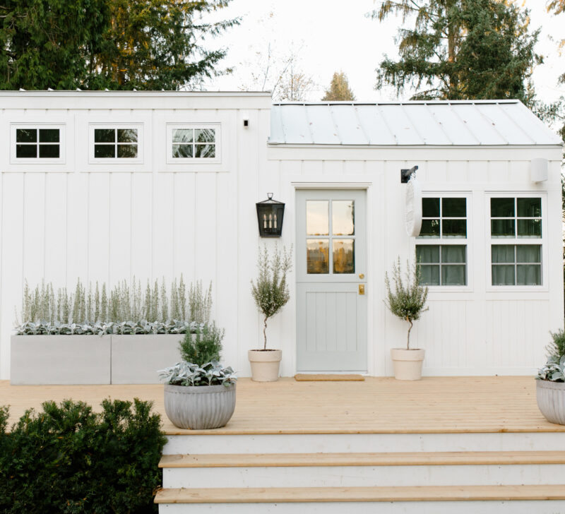 5 Perfect (for YOU!) White Exterior Paint Colors - Hello Lovely