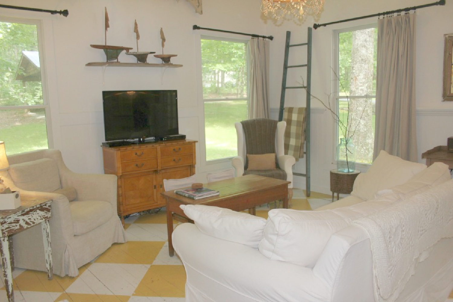 Design Details from a Tumbledown Lovely Cottage in Leiper's Fork ...