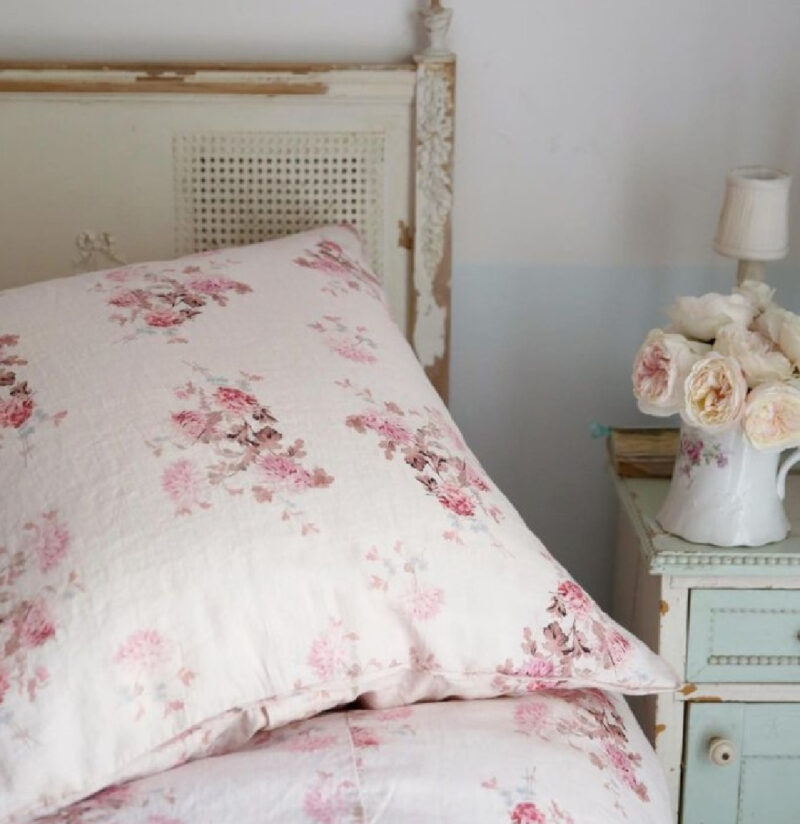 Rachel Ashwell: Pretty Blue Shabby Chic Vintage Style Inspiration ...
