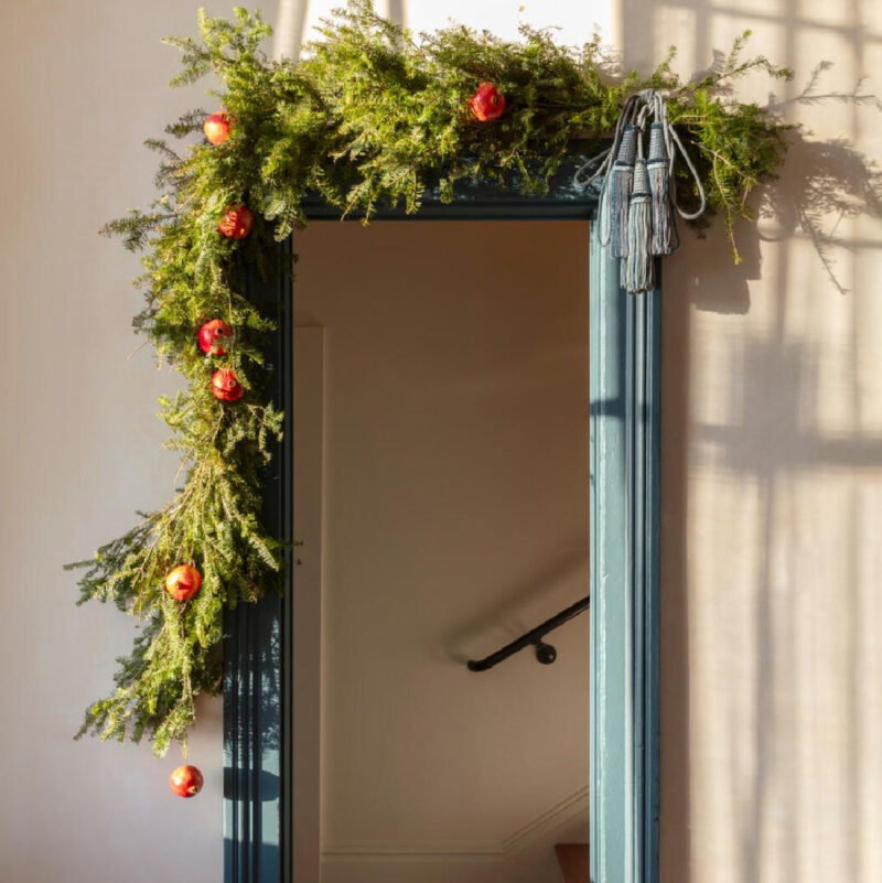 Lovely Ideas for Holiday Garlands & Beautiful Christmas Greenery ...
