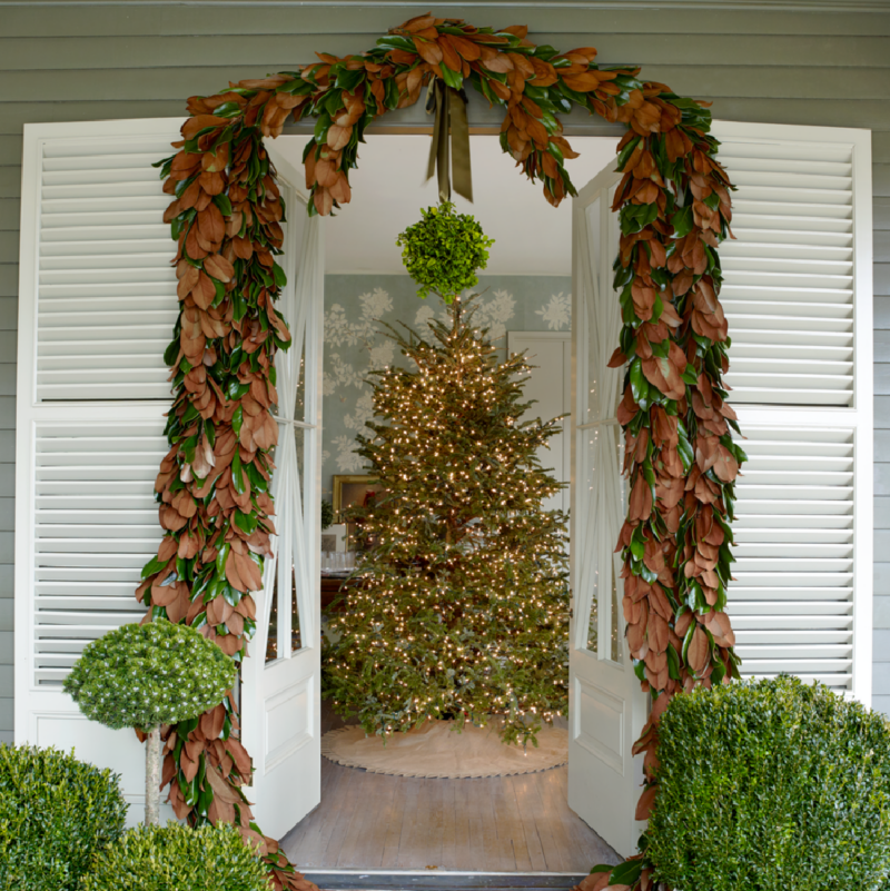 Lovely Ideas for Holiday Garlands & Beautiful Christmas Greenery ...
