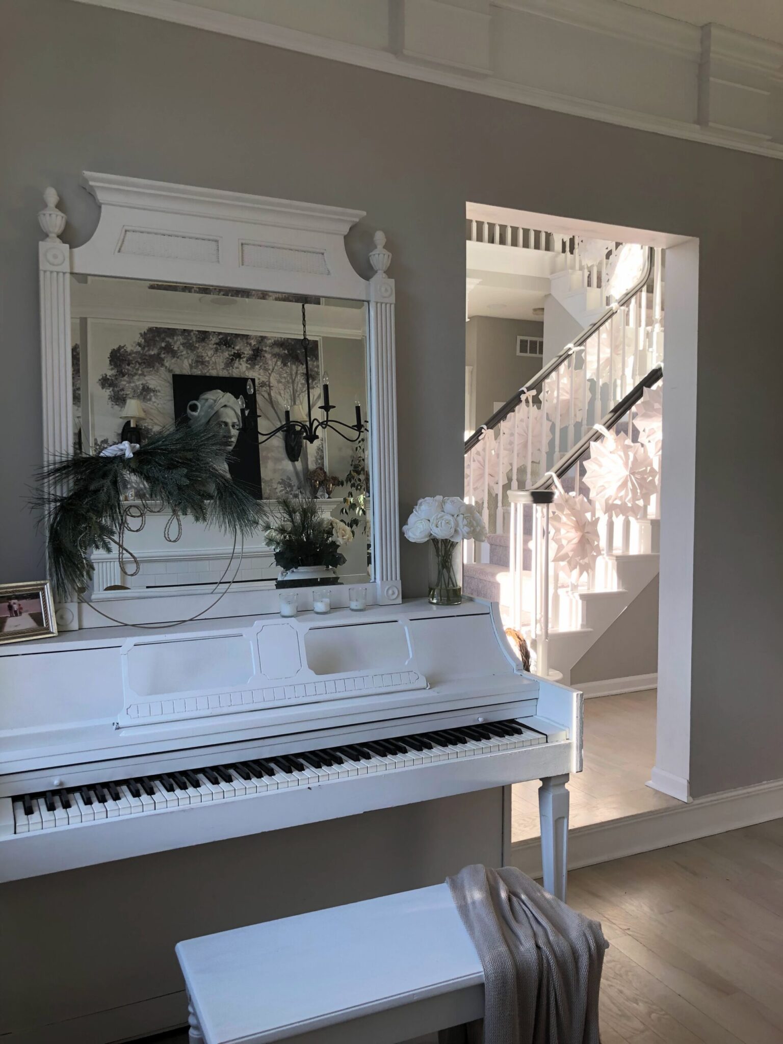 $6 SIMPLE PAPER SNOWFLAKE Holiday Garland for the Staircase - Hello Lovely