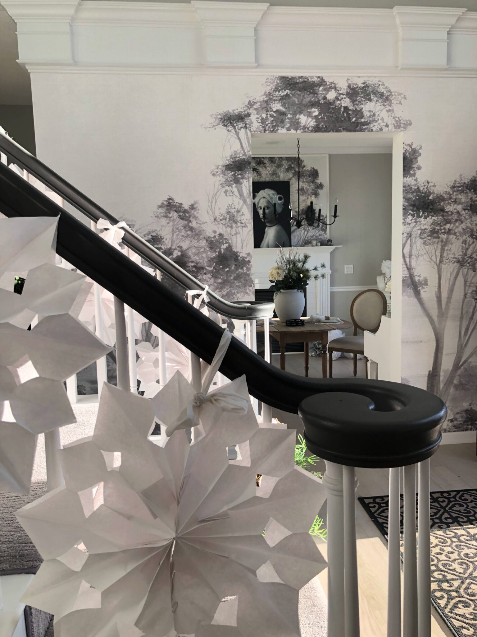 $6 SIMPLE PAPER SNOWFLAKE Holiday Garland for the Staircase - Hello Lovely