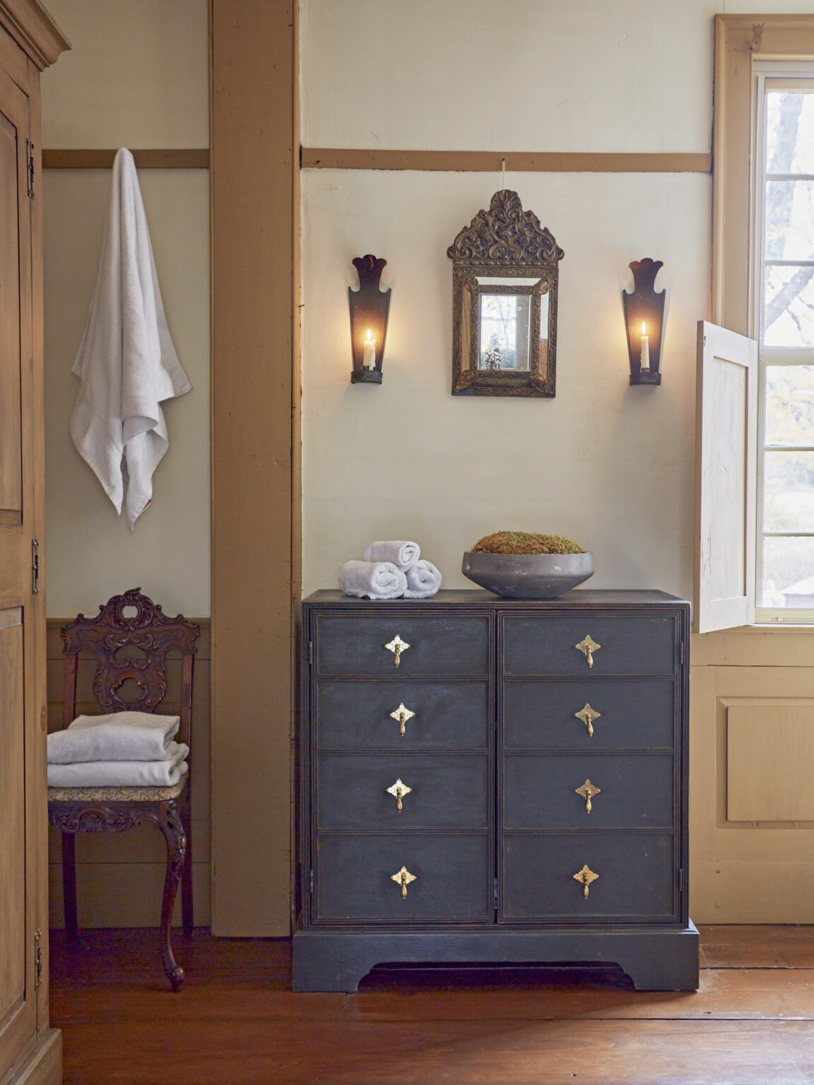 Nora Murphy: COUNTRY HOUSE LIVING Book Review! - Hello Lovely