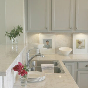 SOPRANO Quartz Countertop (Viatera) Review - Hello Lovely