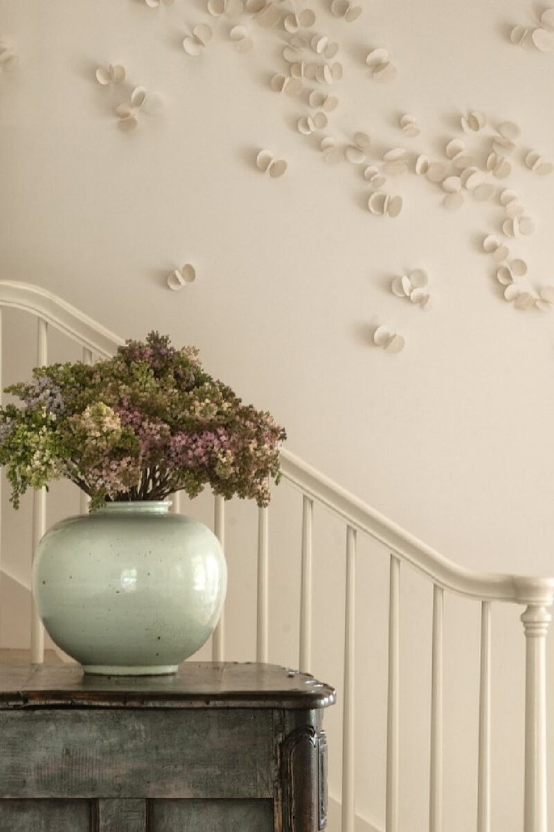 Restraint & Sophisticated Decor Inspo from a Pro - Hello Lovely