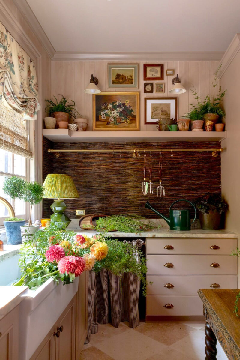 Interiors With Florals to Ignite Imaginations in Winter - Hello Lovely